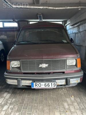 Sarkans Chevrolet Astro 1992 Rīga, ar dzinēja tilpumu 4.30 L un nobraukumu 232 tūkst. km par 3500 €, foto  vietnē AUTOMOTO.COM.LV