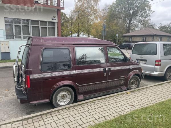 Sarkans Chevrolet Astro 1992 Rīga, ar dzinēja tilpumu 4.30 L un nobraukumu 232 tūkst. km par 3500 €, foto 2 vietnē AUTOMOTO.COM.LV