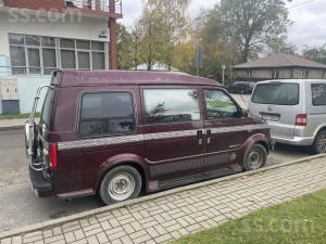 Sarkans Chevrolet Astro 1992 Rīga, ar dzinēja tilpumu 4.30 L un nobraukumu 232 tūkst. km par 3500 €, foto 3 vietnē AUTOMOTO.COM.LV