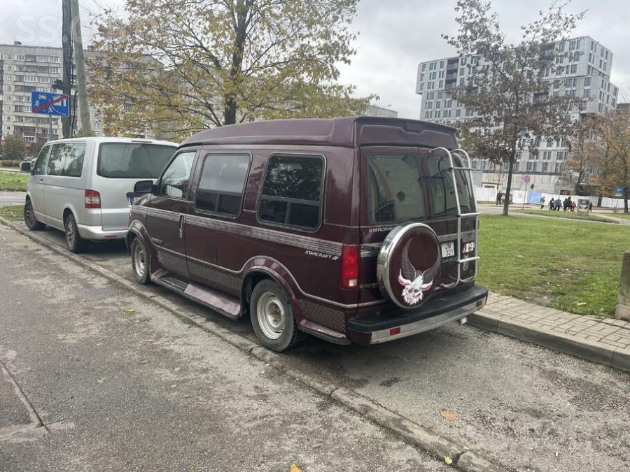 Sarkans Chevrolet Astro 1992 Rīga, ar dzinēja tilpumu 4.30 L un nobraukumu 232 tūkst. km par 3500 €, foto 4 vietnē AUTOMOTO.COM.LV