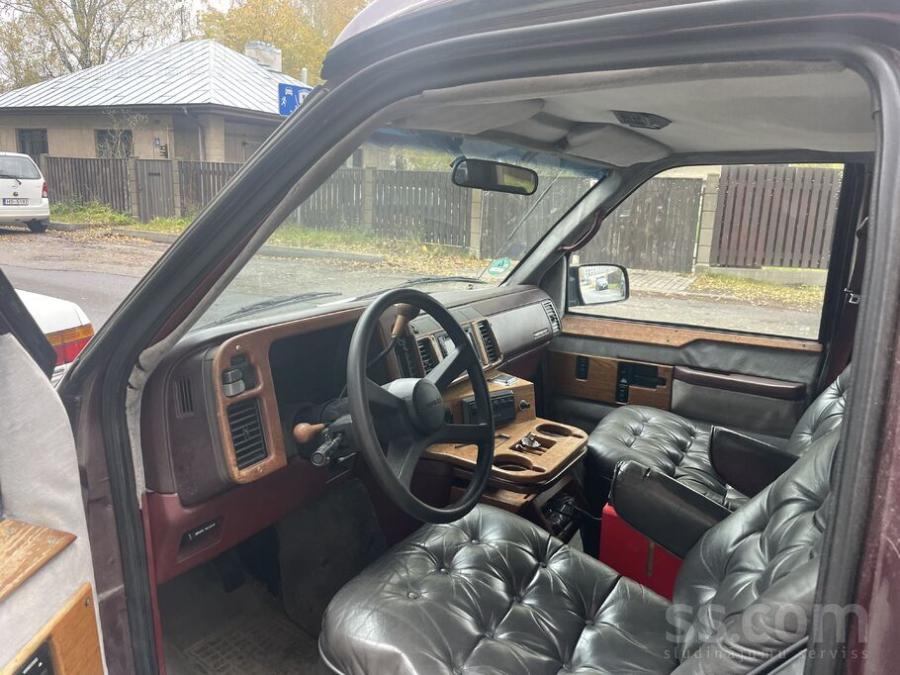 Sarkans Chevrolet Astro 1992 Rīga, ar dzinēja tilpumu 4.30 L un nobraukumu 232 tūkst. km par 3500 €, foto 5 vietnē AUTOMOTO.COM.LV