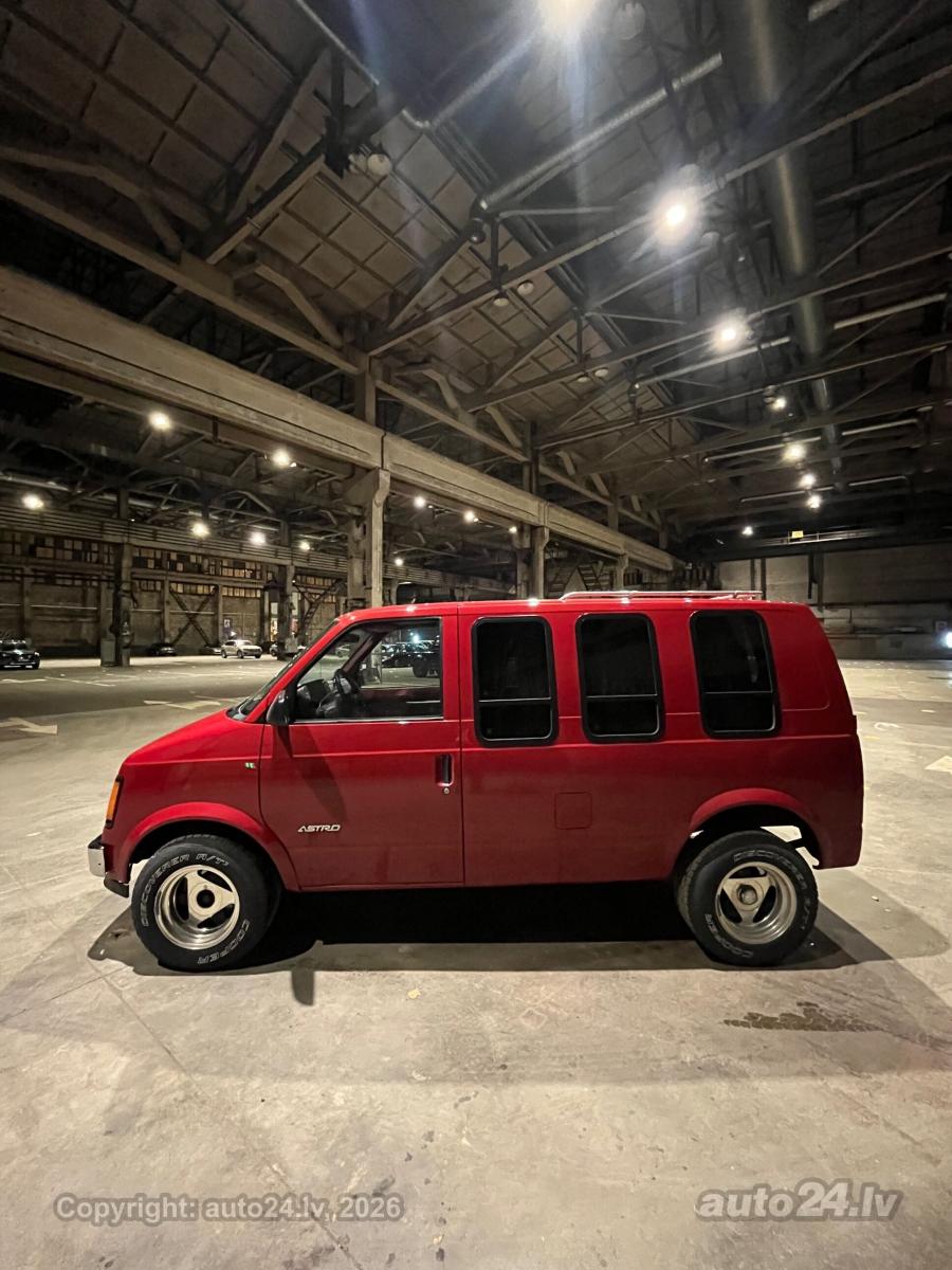 Sarkans Chevrolet Astro 1990 Tallina, ar dzinēja tilpumu 4.30 L un nobraukumu 0 tūkst. km par 7800 €, foto 5 vietnē AUTOMOTO.COM.LV