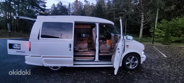White Chevrolet Astro 2002 in Narva, with an engine capacity of 4.20 L and mileage of 142 thousand km for 19500 €, photo 4 on AUTOMOTO.COM.LV