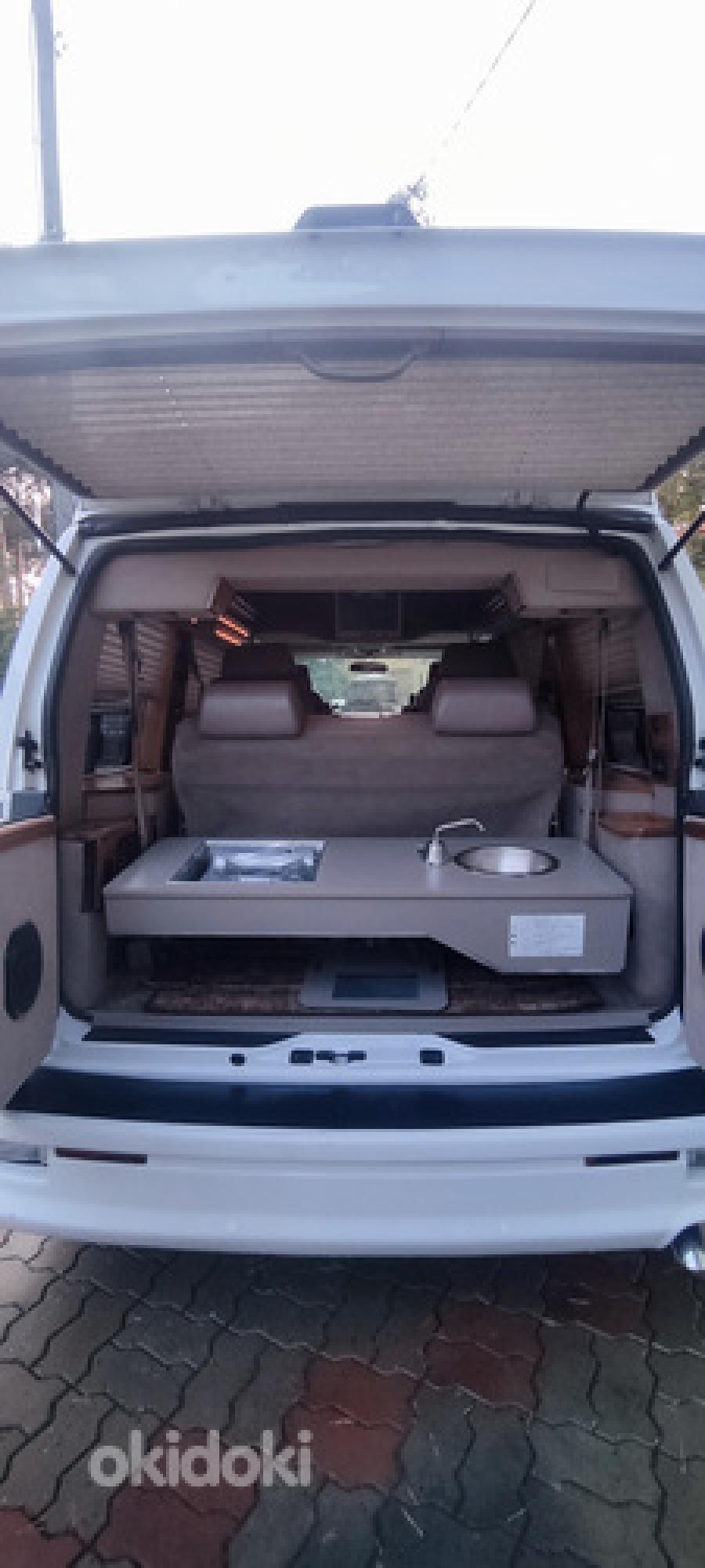 White Chevrolet Astro 2002 in Narva, with an engine capacity of 4.20 L and mileage of 142 thousand km for 19500 €, photo 12 on AUTOMOTO.COM.LV