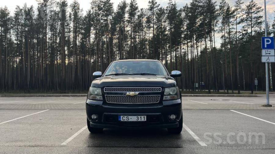 Black Chevrolet Avalanche 2007 in Riga, with an engine capacity of 5.30 L and mileage of 214 thousand km for 9700 €, photo 2 on AUTOMOTO.COM.LV
