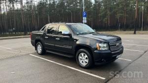 Black Chevrolet Avalanche 2007 in Riga, with an engine capacity of 5.30 L and mileage of 214 thousand km for 9700 €, photo 15 on AUTOMOTO.COM.LV