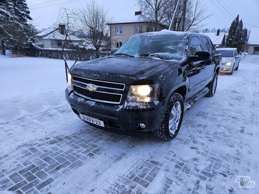 Melns Chevrolet Avalanche 2010 Raseiniai, ar dzinēja tilpumu 5.30 L un nobraukumu 380 tūkst. km par 9000 €, foto 1 vietnē AUTOMOTO.COM.LV