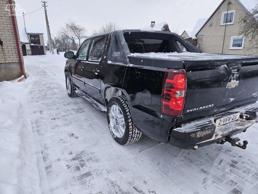 Melns Chevrolet Avalanche 2010 Raseiniai, ar dzinēja tilpumu 5.30 L un nobraukumu 380 tūkst. km par 9000 €, foto 6 vietnē AUTOMOTO.COM.LV