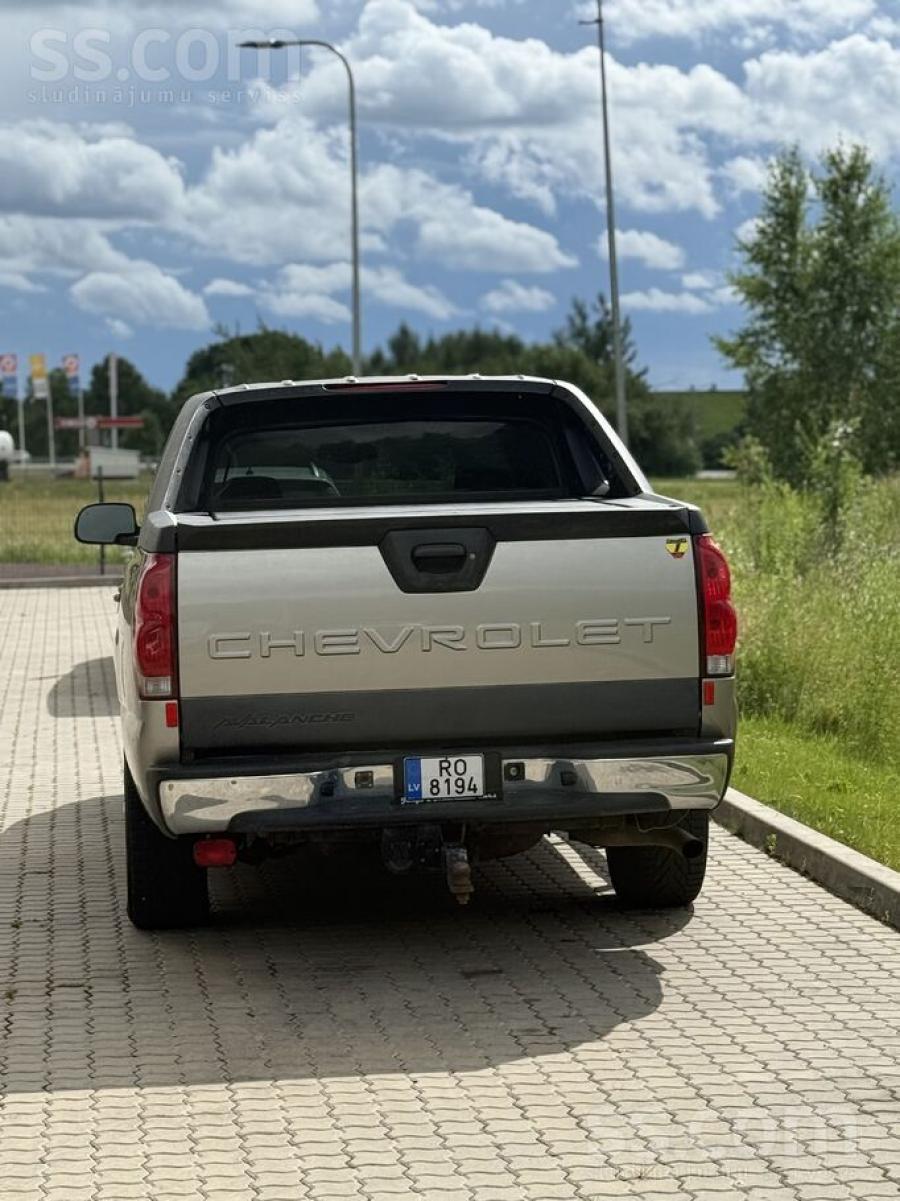 Серый Шевроле Аваланч 2003 в Рига, объемом двигателя 5.30 л и пробегом 370 тыс. км за 4100 €, фото 3 на AUTOMOTO.COM.LV
