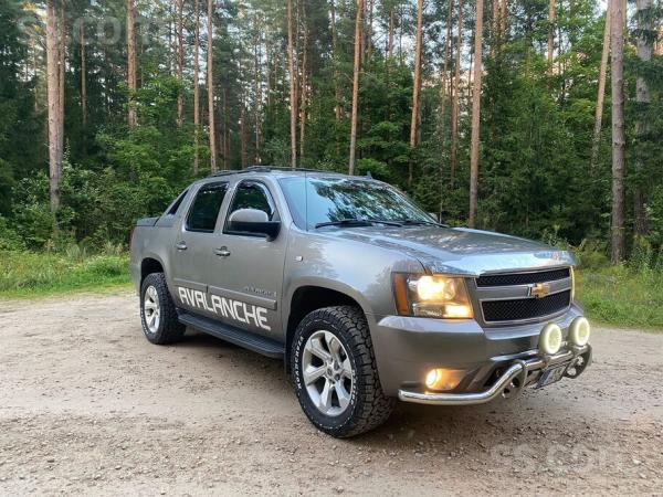 Pelēks Chevrolet Avalanche 2006 Rīga, ar dzinēja tilpumu 5.30 L un nobraukumu 365 tūkst. km par 10700 €, foto 2 vietnē AUTOMOTO.COM.LV