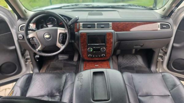 Grey Chevrolet Avalanche 2013 in Klaipeda, with an engine capacity of 5.30 L and mileage of 370 thousand km for 10495 €, photo 10 on AUTOMOTO.COM.LV