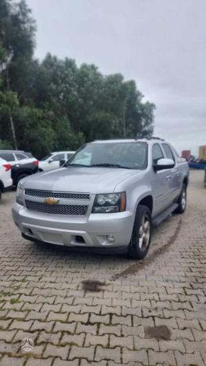 Pelēks Chevrolet Avalanche 2013 Klaipėda, ar dzinēja tilpumu 5.30 L un nobraukumu 370 tūkst. km par 9900 €, foto 3 vietnē AUTOMOTO.COM.LV