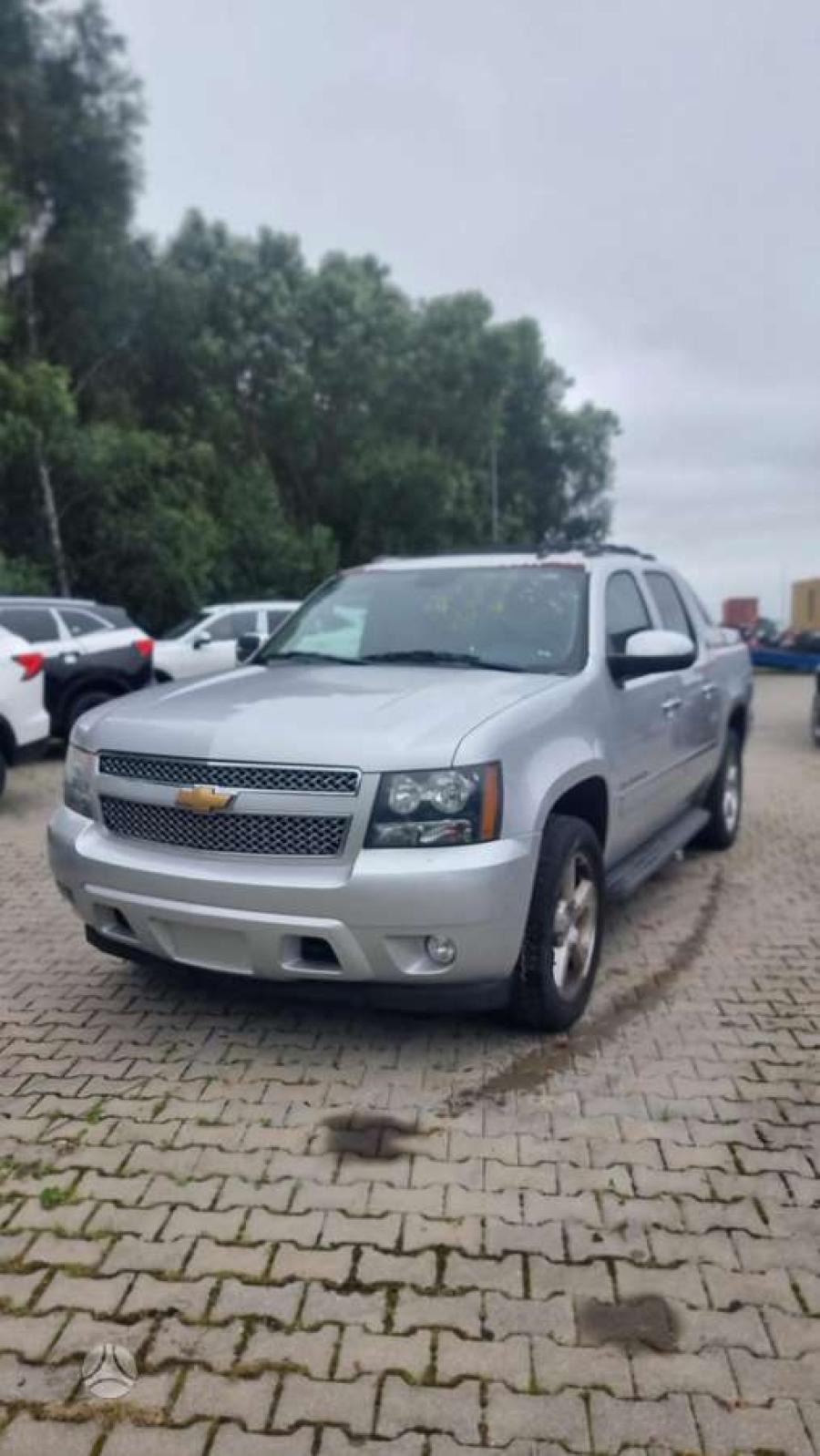 Pelēks Chevrolet Avalanche 2013 Klaipėda, ar dzinēja tilpumu 5.30 L un nobraukumu 370 tūkst. km par 9900 €, foto 3 vietnē AUTOMOTO.COM.LV