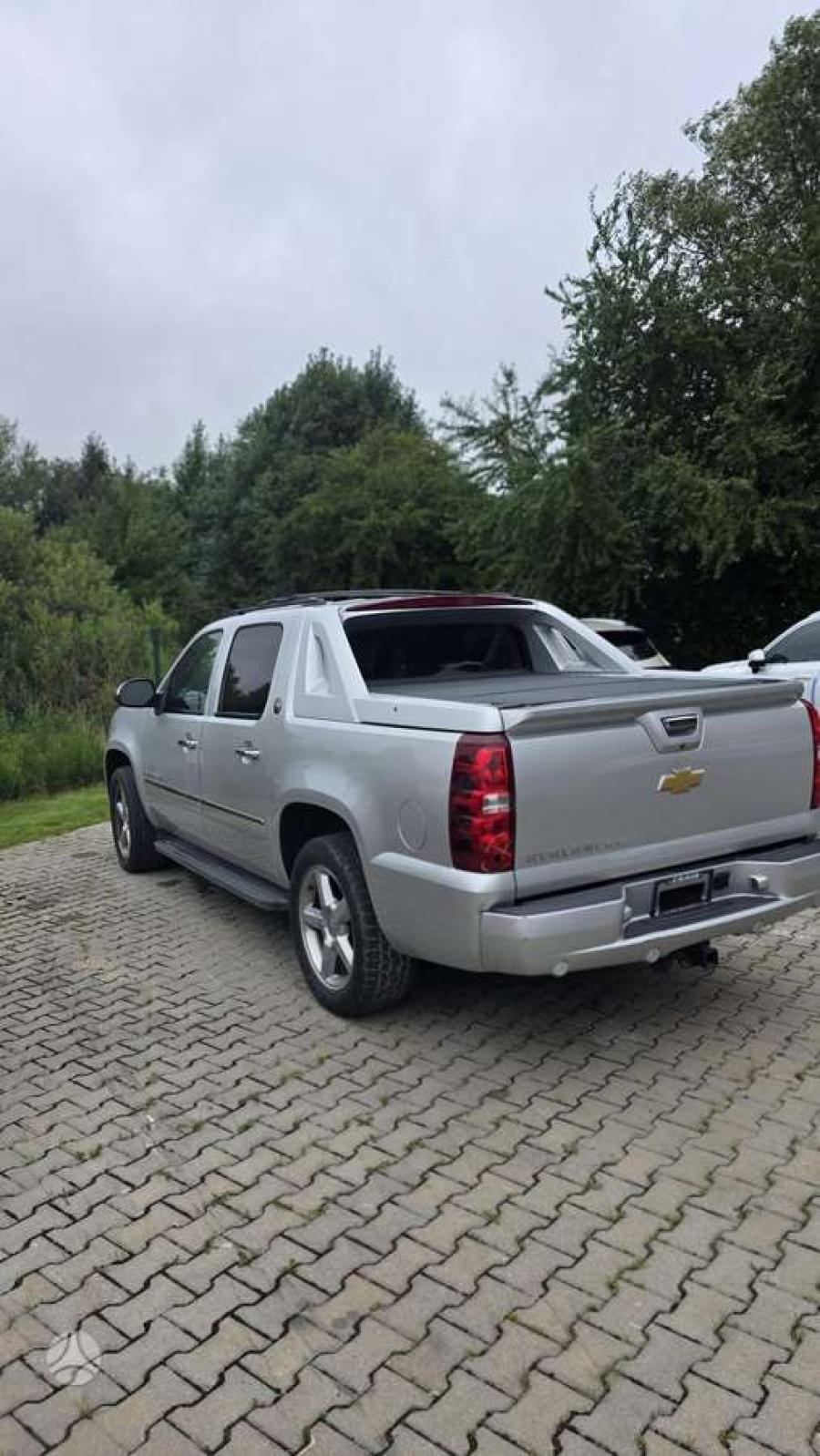 Pelēks Chevrolet Avalanche 2013 Klaipėda, ar dzinēja tilpumu 5.30 L un nobraukumu 370 tūkst. km par 9900 €, foto 7 vietnē AUTOMOTO.COM.LV
