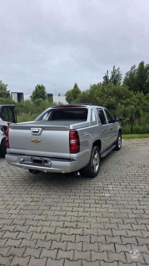 Pelēks Chevrolet Avalanche 2013 Klaipėda, ar dzinēja tilpumu 5.30 L un nobraukumu 370 tūkst. km par 9900 €, foto 8 vietnē AUTOMOTO.COM.LV