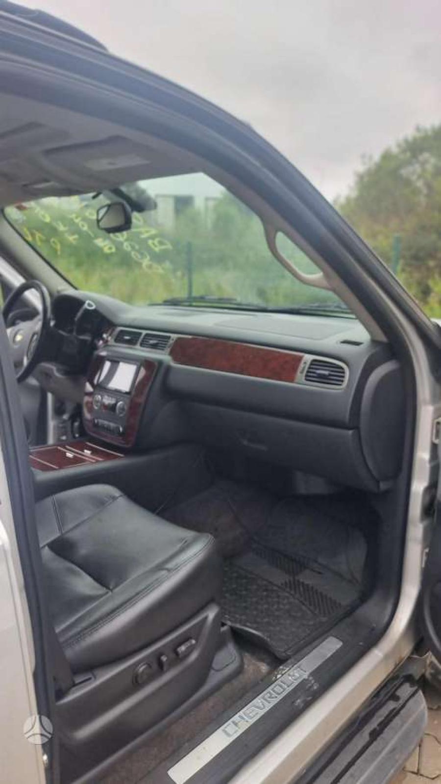 Pelēks Chevrolet Avalanche 2013 Klaipėda, ar dzinēja tilpumu 5.30 L un nobraukumu 370 tūkst. km par 9900 €, foto 12 vietnē AUTOMOTO.COM.LV