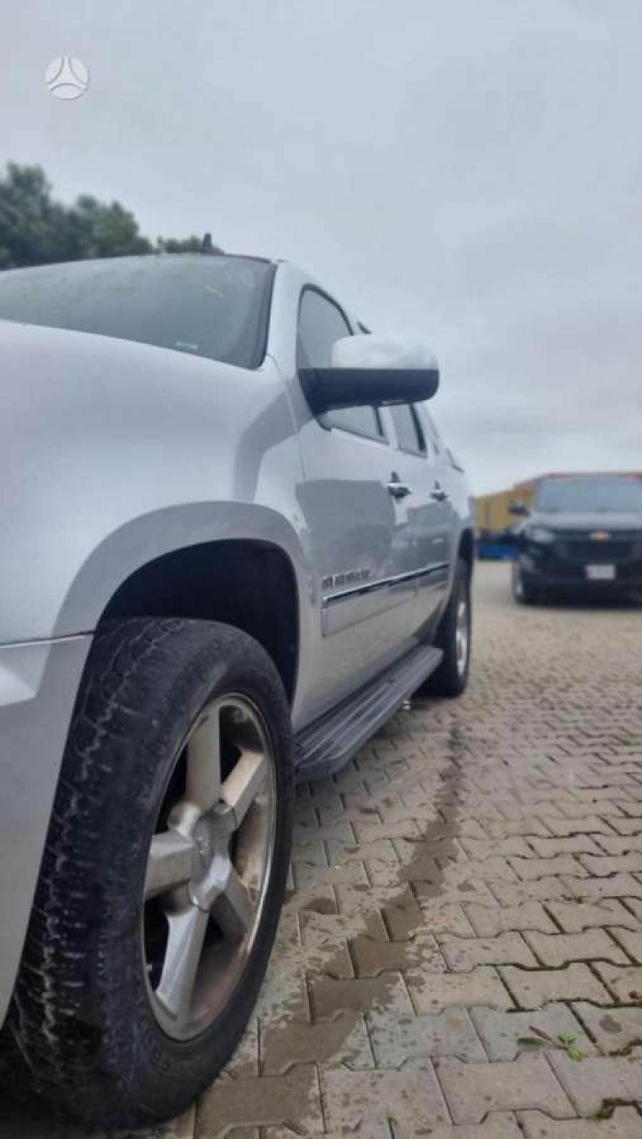 Pelēks Chevrolet Avalanche 2013 Klaipėda, ar dzinēja tilpumu 5.30 L un nobraukumu 370 tūkst. km par 9900 €, foto 18 vietnē AUTOMOTO.COM.LV
