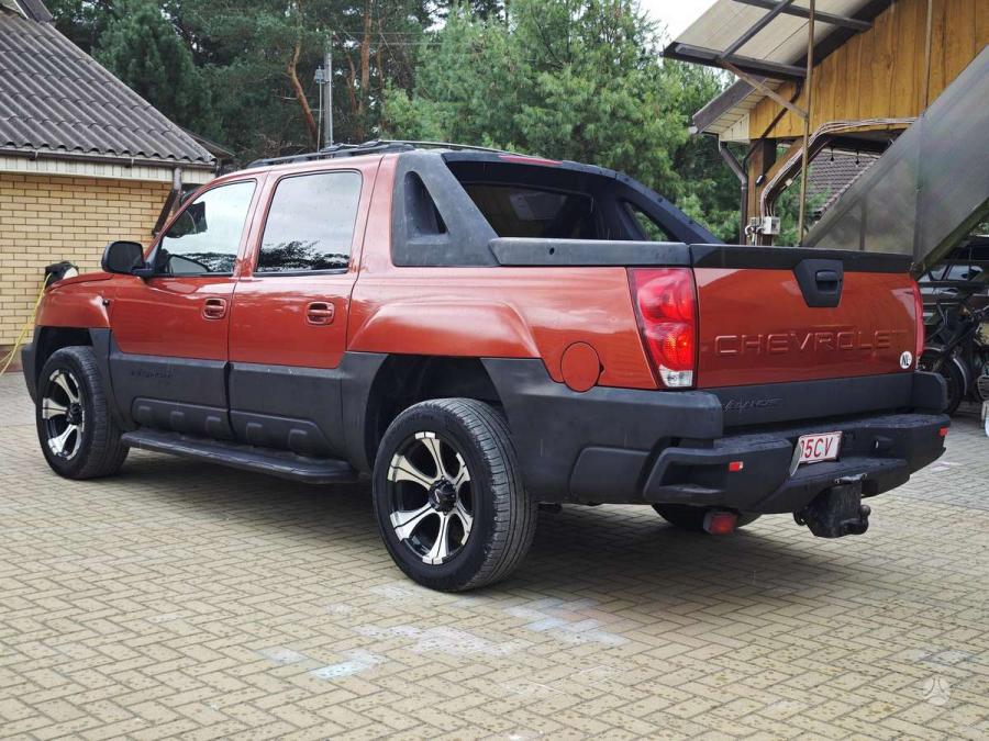 Orange Chevrolet Avalanche 2002 in Klaipeda, with an engine capacity of 5.33 L and mileage of 315 thousand km for 8900 €, photo 5 on AUTOMOTO.COM.LV