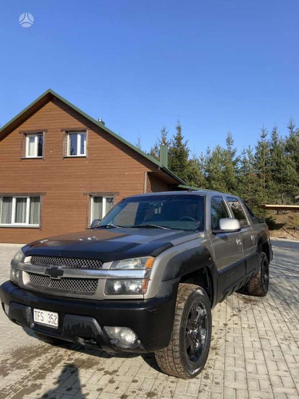 Chevrolet Avalanche 2002 in Vilnius, with an engine capacity of 0.00 L and mileage of 340 thousand km for 4100 €, photo 3 on AUTOMOTO.COM.LV