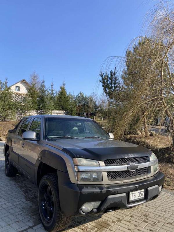 Chevrolet Avalanche 2002 in Vilnius, with an engine capacity of 0.00 L and mileage of 340 thousand km for 4100 €, photo 4 on AUTOMOTO.COM.LV