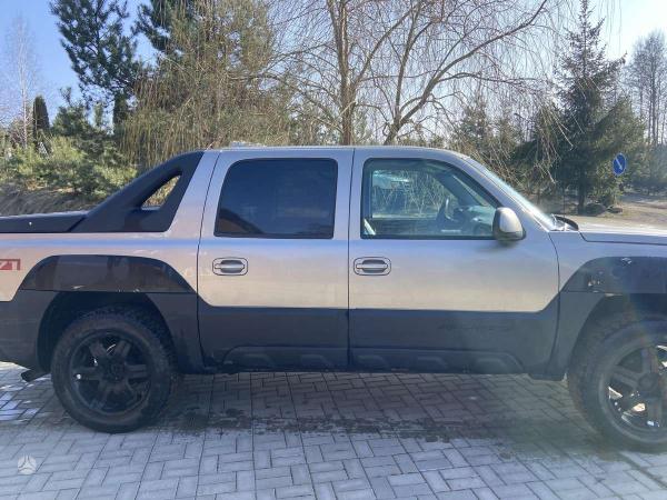 Chevrolet Avalanche 2002 in Vilnius, with an engine capacity of 0.00 L and mileage of 340 thousand km for 4100 €, photo 5 on AUTOMOTO.COM.LV
