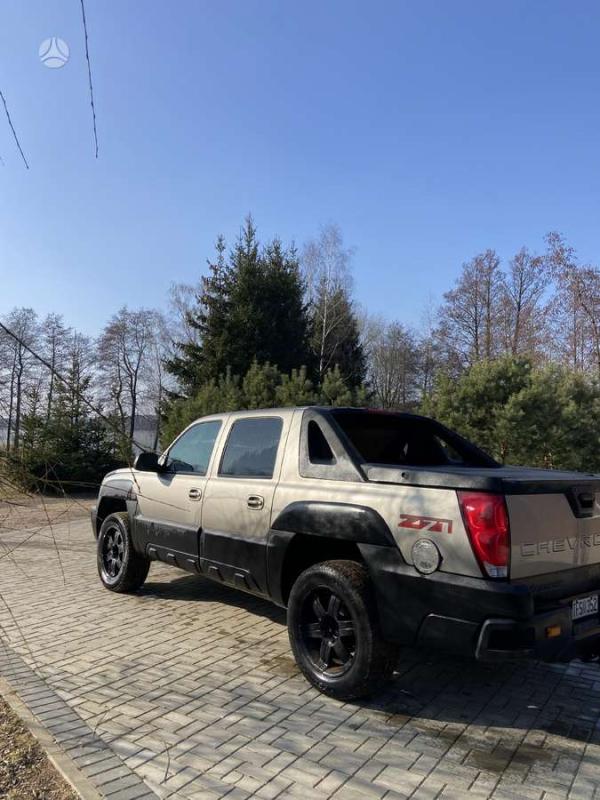 Chevrolet Avalanche 2002 in Vilnius, with an engine capacity of 0.00 L and mileage of 340 thousand km for 4100 €, photo 8 on AUTOMOTO.COM.LV