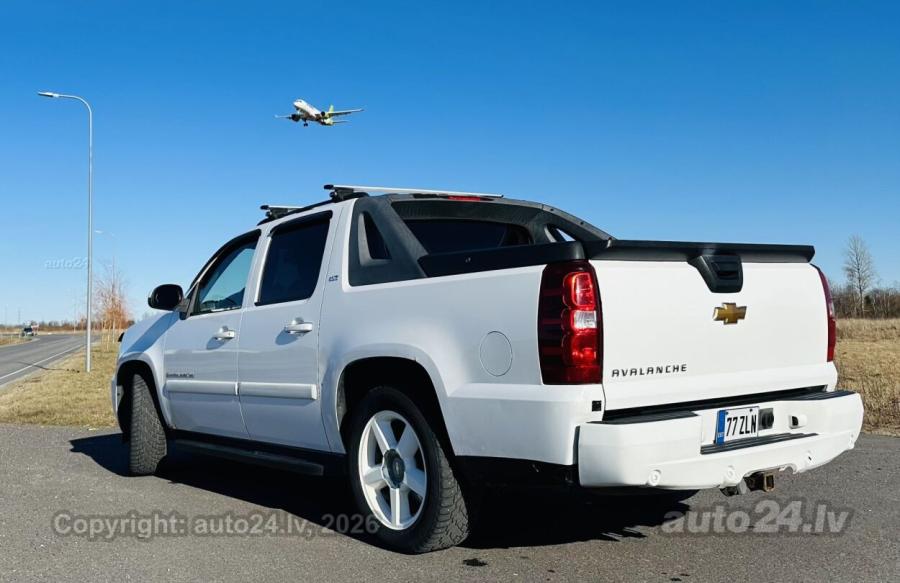 Balts Chevrolet Avalanche 2007 Tallina, ar dzinēja tilpumu 5.30 L un nobraukumu 228 tūkst. km par 22000 €, foto 3 vietnē AUTOMOTO.COM.LV