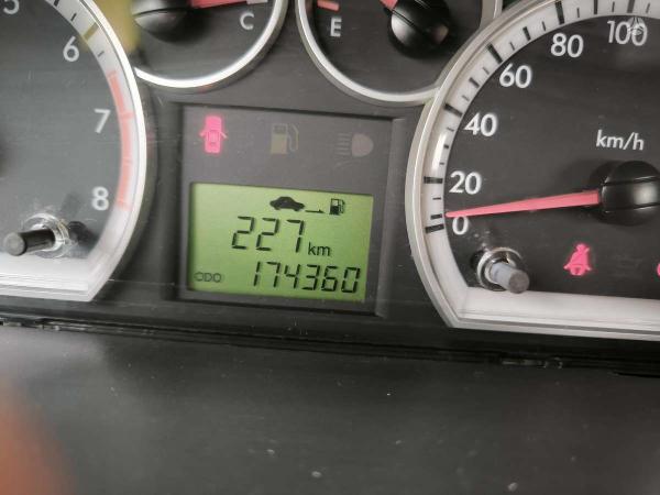 Black Chevrolet Aveo 2009 in Siauliai, with an engine capacity of 1.21 L and mileage of 174 thousand km for 1350 €, photo 6 on AUTOMOTO.COM.LV