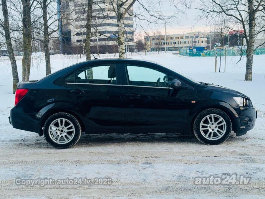 Black Chevrolet Aveo 2012 in Tallinn, with an engine capacity of 1.40 L and mileage of 318 thousand km for 1990 €, photo 2 on AUTOMOTO.COM.LV