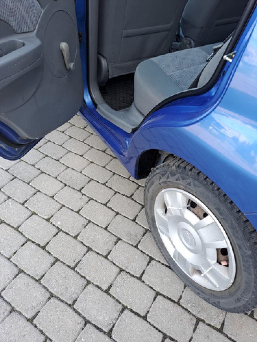 Zils Chevrolet Aveo 2005 Narva-Jēsū, ar dzinēja tilpumu 0.00 L un nobraukumu 141 tūkst. km par 800 €, foto 10 vietnē AUTOMOTO.COM.LV