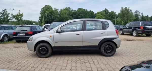 Pelēks Chevrolet Aveo 2005 Valmiera, ar dzinēja tilpumu 1.40 L un nobraukumu 167 tūkst. km par 850 €, foto 5 vietnē AUTOMOTO.COM.LV