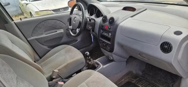 Pelēks Chevrolet Aveo 2005 Valmiera, ar dzinēja tilpumu 1.40 L un nobraukumu 167 tūkst. km par 850 €, foto 9 vietnē AUTOMOTO.COM.LV