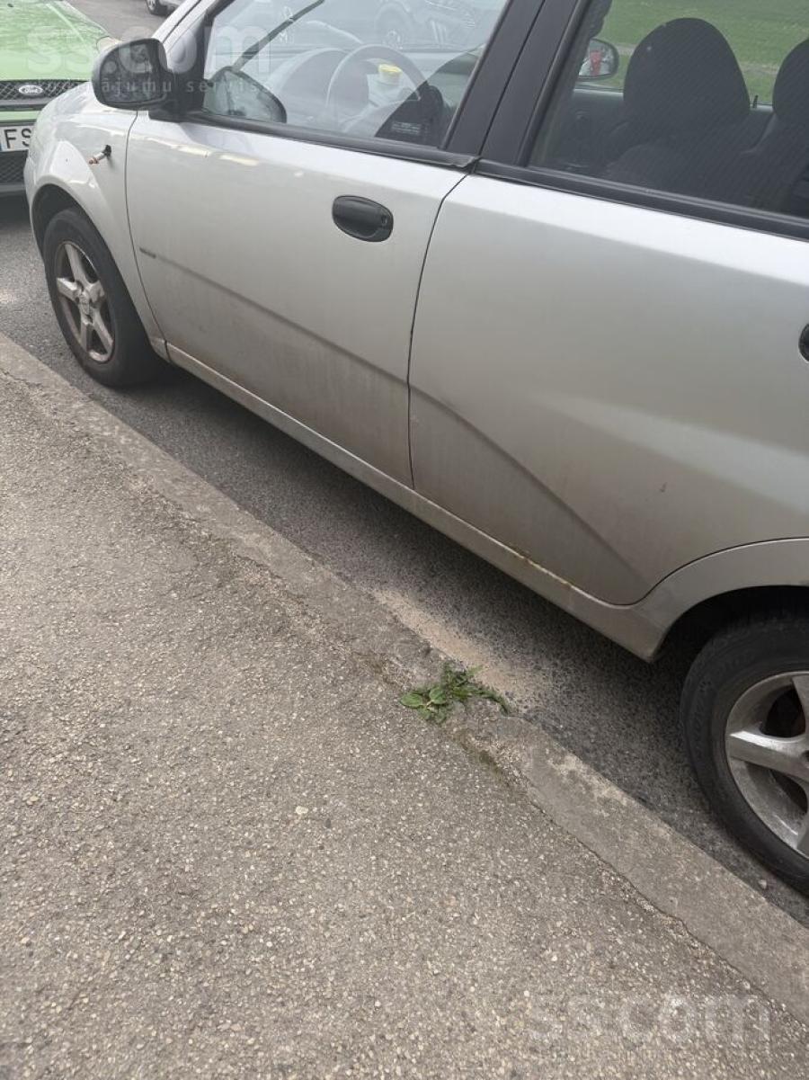 Pelēks Chevrolet Aveo 2006 Rīga, ar dzinēja tilpumu 1.40 L un nobraukumu 287 tūkst. km par 600 €, foto 3 vietnē AUTOMOTO.COM.LV