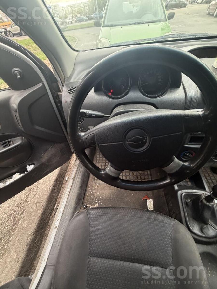 Pelēks Chevrolet Aveo 2006 Rīga, ar dzinēja tilpumu 1.40 L un nobraukumu 287 tūkst. km par 600 €, foto 5 vietnē AUTOMOTO.COM.LV