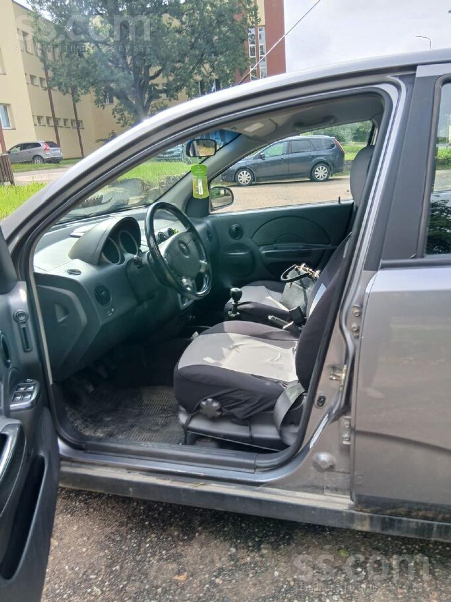 Grey Chevrolet Aveo 2006 in Saldus, with an engine capacity of 1.40 L and mileage of 163 thousand km for 500 €, photo 3 on AUTOMOTO.COM.LV