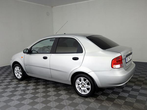 Chevrolet Aveo 2005 in Tallinn on AUTOMOTO.COM.LV Grey Chevrolet Aveo 2005 in Tallinn, with an engine capacity of 1.40 L and mileage of 124 thousand km for 699 €, photo 5 on AUTOMOTO.COM.LV