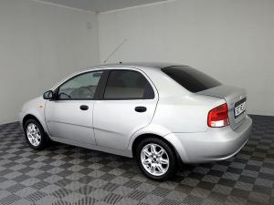 Pelēks Chevrolet Aveo 2005 Tallina, ar dzinēja tilpumu 1.40 L un nobraukumu 124 tūkst. km par 699 €, foto 5 vietnē AUTOMOTO.COM.LV