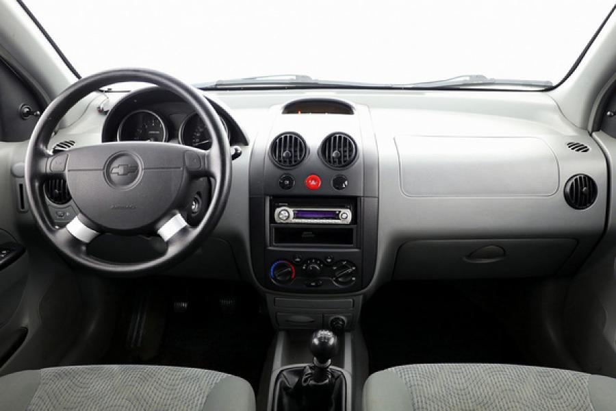 Pelēks Chevrolet Aveo 2005 Tallina, ar dzinēja tilpumu 1.40 L un nobraukumu 124 tūkst. km par 699 €, foto 6 vietnē AUTOMOTO.COM.LV