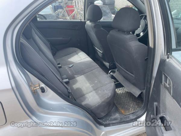 Pelēks Chevrolet Aveo 2007 Tartu, ar dzinēja tilpumu 1.40 L un nobraukumu 130 tūkst. km par 400 €, foto 5 vietnē AUTOMOTO.COM.LV