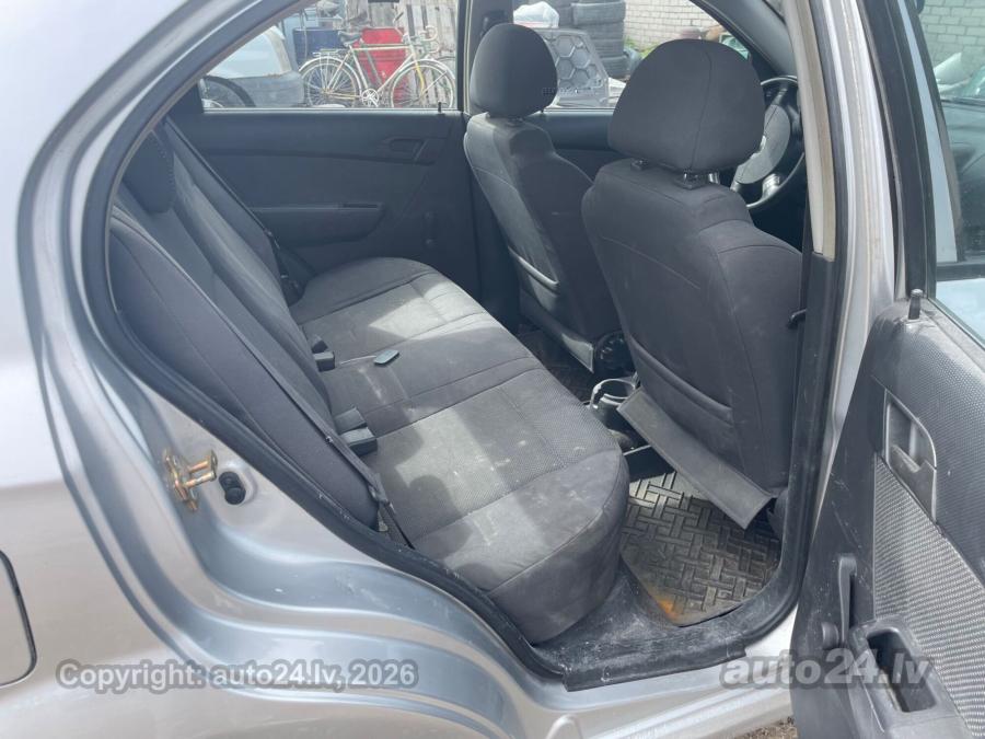 Pelēks Chevrolet Aveo 2007 Tartu, ar dzinēja tilpumu 1.40 L un nobraukumu 130 tūkst. km par 400 €, foto 6 vietnē AUTOMOTO.COM.LV