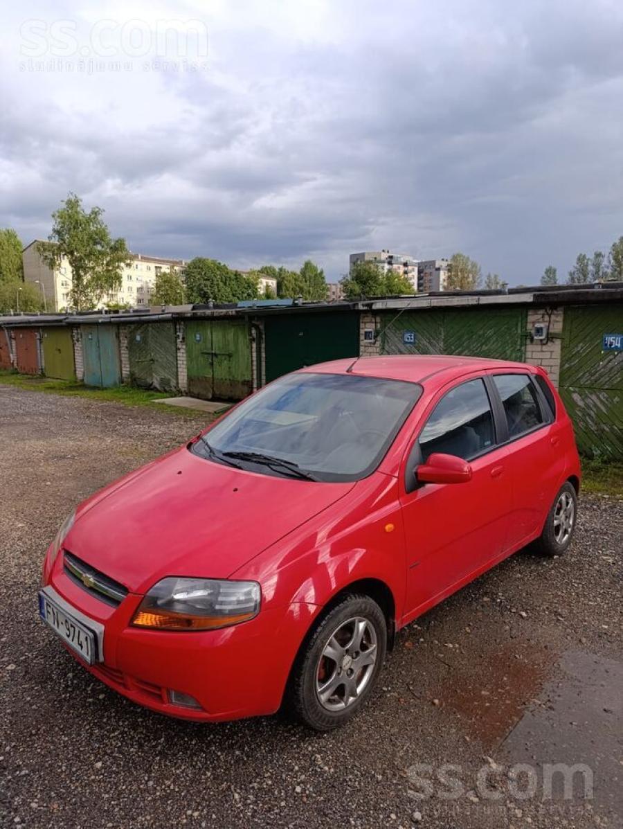 Red Chevrolet Aveo 2005 in Riga, with an engine capacity of 1.40 L and mileage of 50 thousand km for 2500 €, photo 1 on AUTOMOTO.COM.LV