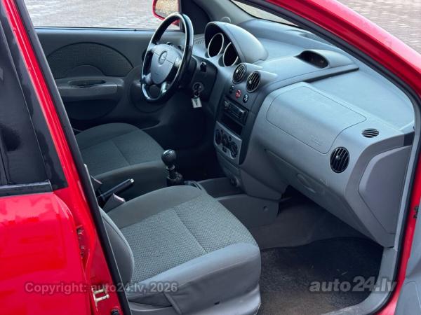 Sarkans Chevrolet Aveo 2005 Tallina, ar dzinēja tilpumu 1.40 L un nobraukumu 189 tūkst. km par 899 €, foto 6 vietnē AUTOMOTO.COM.LV