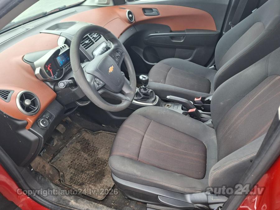 Sarkans Chevrolet Aveo 2011 Tallina, ar dzinēja tilpumu 1.40 L un nobraukumu 100 tūkst. km par 1499 €, foto 5 vietnē AUTOMOTO.COM.LV