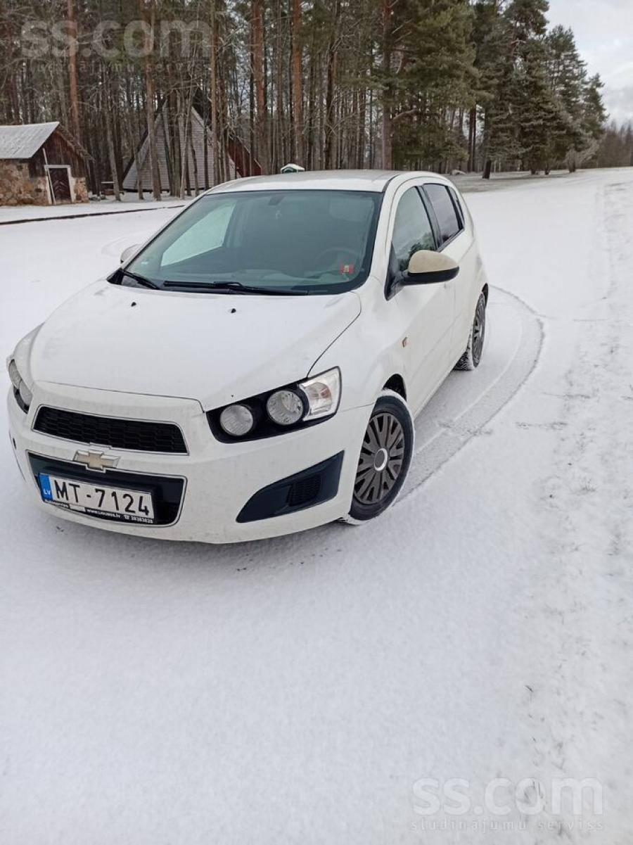 White Chevrolet Aveo 2012 in Valmiera, with an engine capacity of 1.30 L and mileage of 292 thousand km for 1400 €, photo 1 on AUTOMOTO.COM.LV