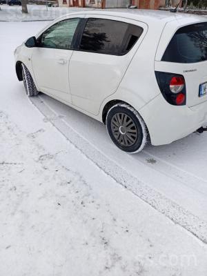 White Chevrolet Aveo 2012 in Valmiera, with an engine capacity of 1.30 L and mileage of 292 thousand km for 1400 €, photo 2 on AUTOMOTO.COM.LV