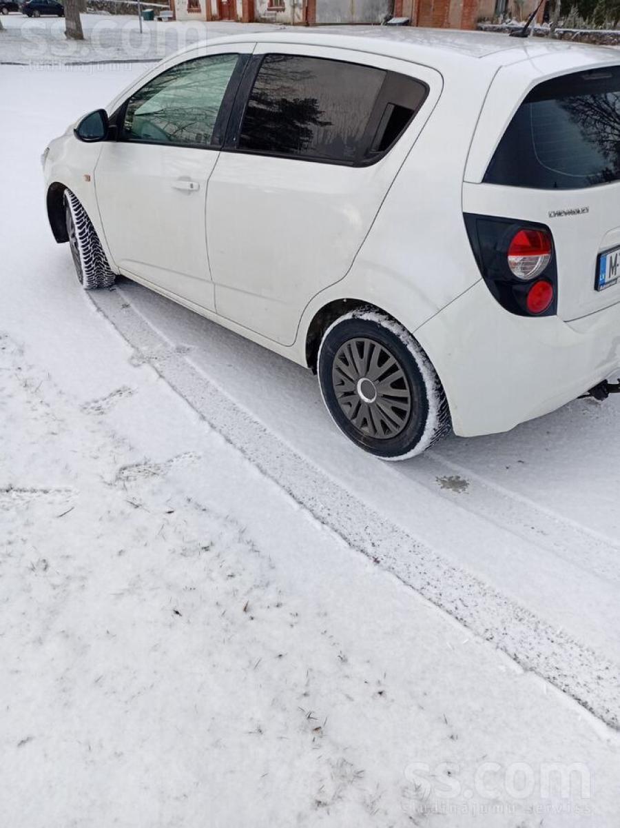 White Chevrolet Aveo 2012 in Valmiera, with an engine capacity of 1.30 L and mileage of 292 thousand km for 1400 €, photo 2 on AUTOMOTO.COM.LV