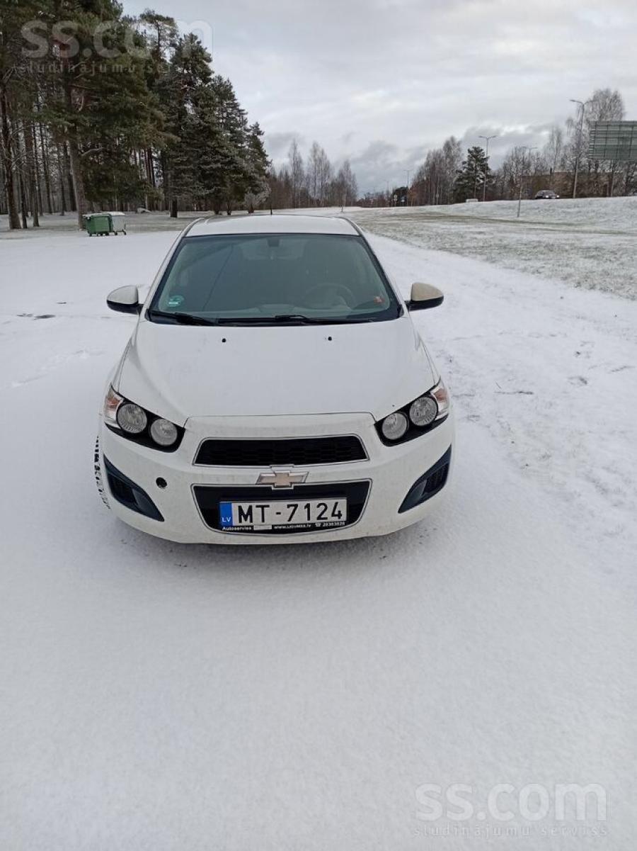 White Chevrolet Aveo 2012 in Valmiera, with an engine capacity of 1.30 L and mileage of 292 thousand km for 1400 €, photo 5 on AUTOMOTO.COM.LV