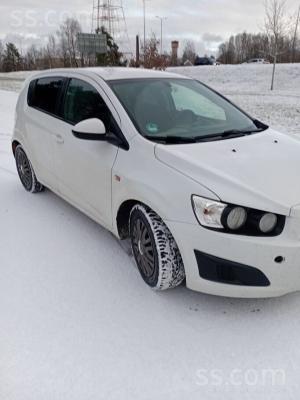 White Chevrolet Aveo 2012 in Valmiera, with an engine capacity of 1.30 L and mileage of 292 thousand km for 1400 €, photo 6 on AUTOMOTO.COM.LV