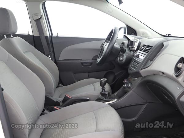 Balts Chevrolet Aveo 2012 Tallina, ar dzinēja tilpumu 1.20 L un nobraukumu 68 tūkst. km par 2199 €, foto 6 vietnē AUTOMOTO.COM.LV