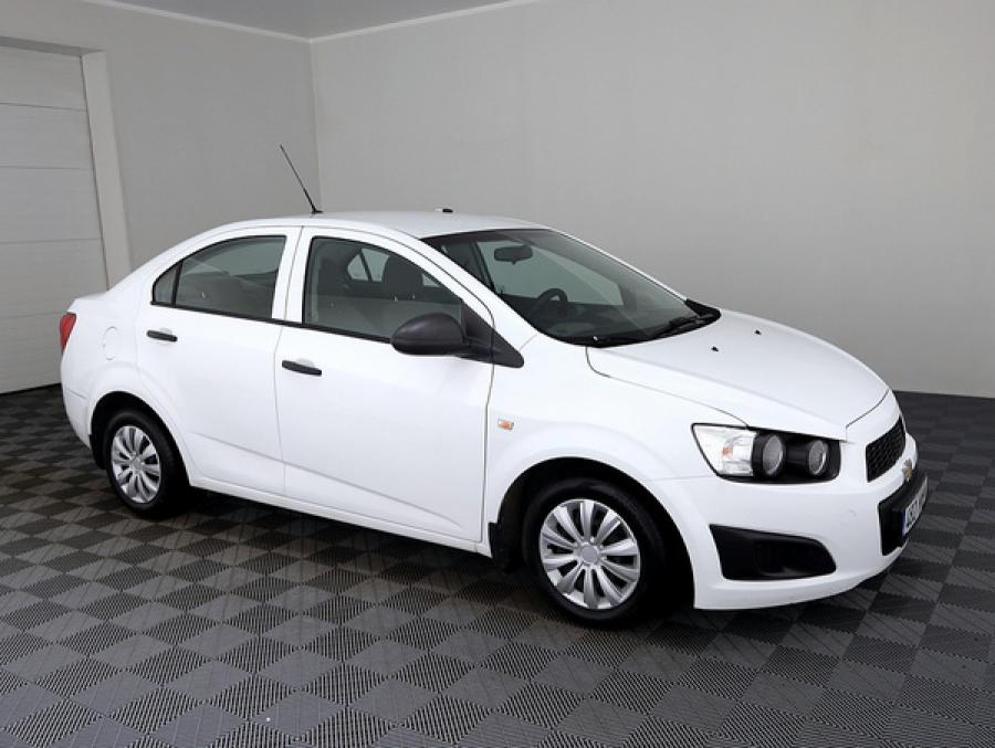White Chevrolet Aveo 2012 in Tallinn, with an engine capacity of 1.20 L and mileage of 68 thousand km for 2299 €, photo 1 on AUTOMOTO.COM.LV